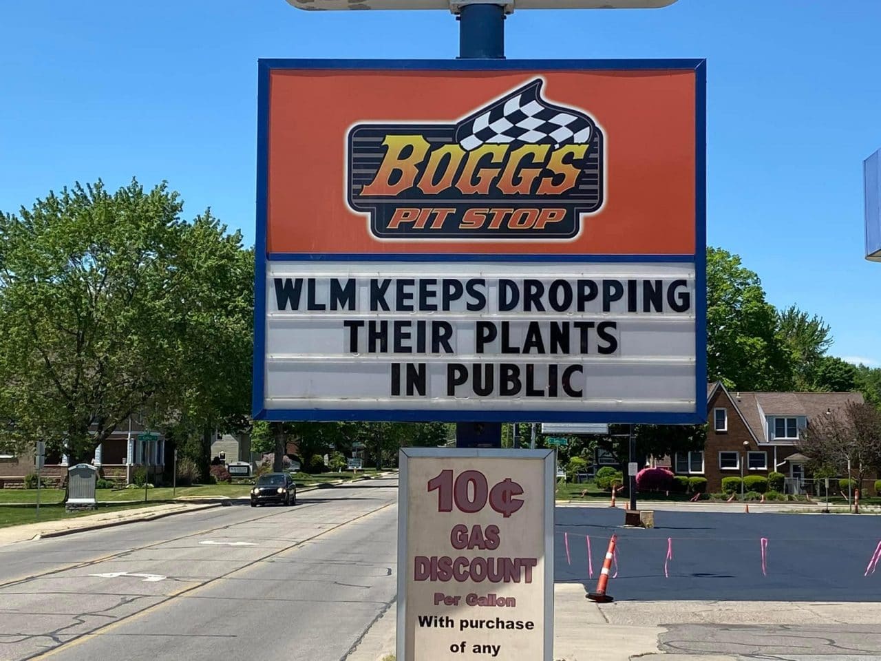 The Story Behind Warsaw Sign Wars - Boggs Automotive