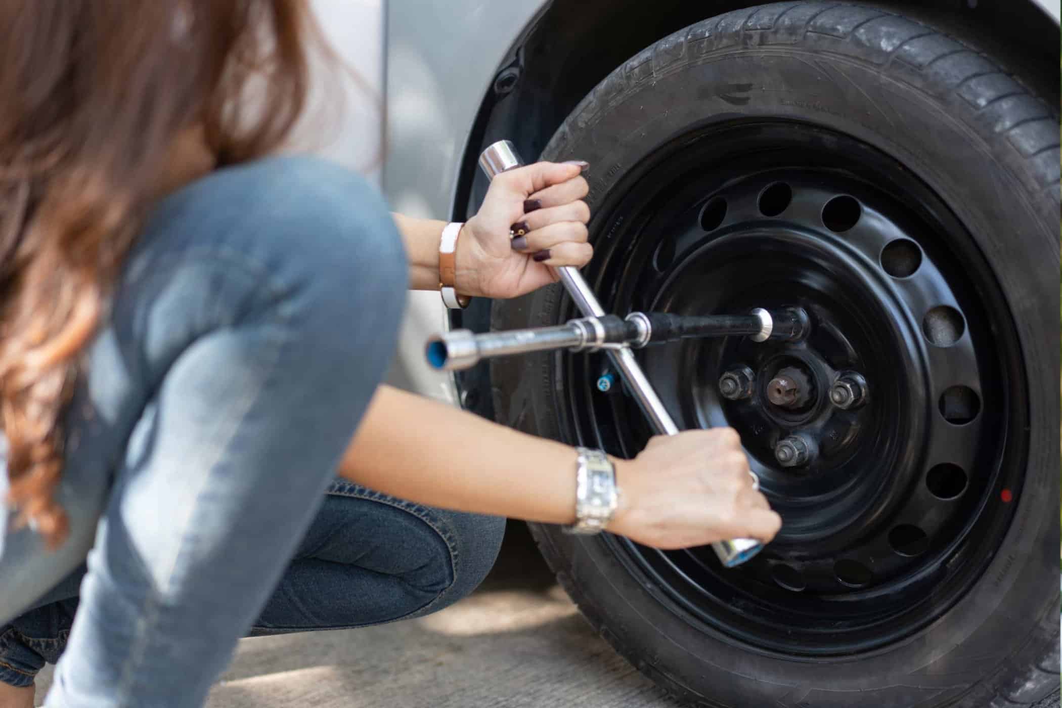 How To Change a Flat Tire Safely - Boggs Automotive